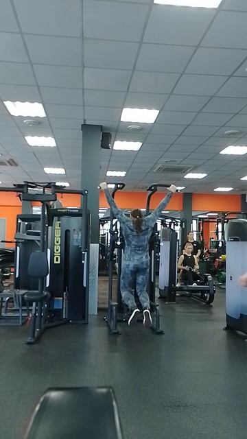 #подтягивание#на гравитоне#с противовесом#65 кг#shorts#работа на плечи#