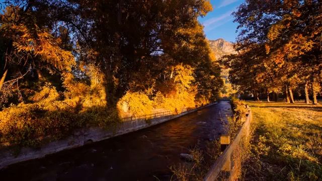 Медитативная музыка, звуки колокольчиков. Пение птиц. Звуки природы.