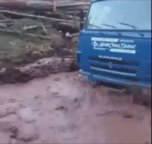 Преодолеть непреодолимое — проходимость КАМАЗа на практике 70, с двумя прицепами через непролазь