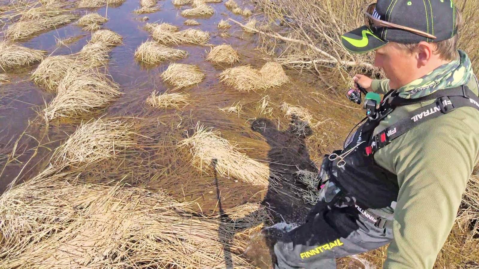 Мормышинг. Рыбалка в МАЕ на разливе реки. Клюёт ЛУЧШЕ утром или вечером?