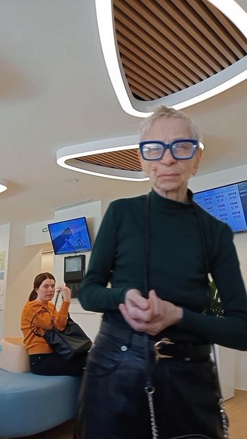 Лет 5 назад, без моего участия, маме в поликлинике прокапали  витамины. 

Она вернулась домой неверо