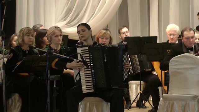 Н. Малыгин "Пока бьётся сердце" Исп. Оркестр "Малахит",  солистка Татьяна Баканча (аккордеон);