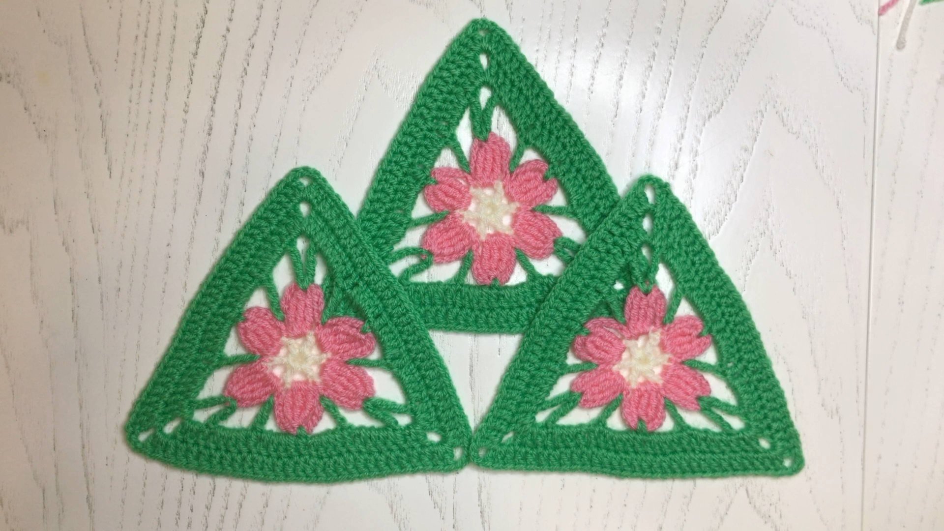 🌸 Мотив "Цветочный Триумф" 🌸 // Вяжем треугольный мотив крючком