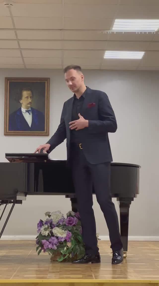 Святослав Усенко, баритон. Лауреат 1-й степени Всероссийского конкурса им. Н.Рубиншиейна.