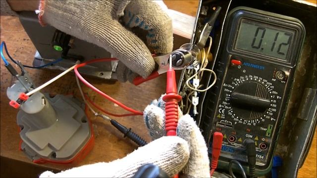 Зарядка аккумулятора шуруповерта.