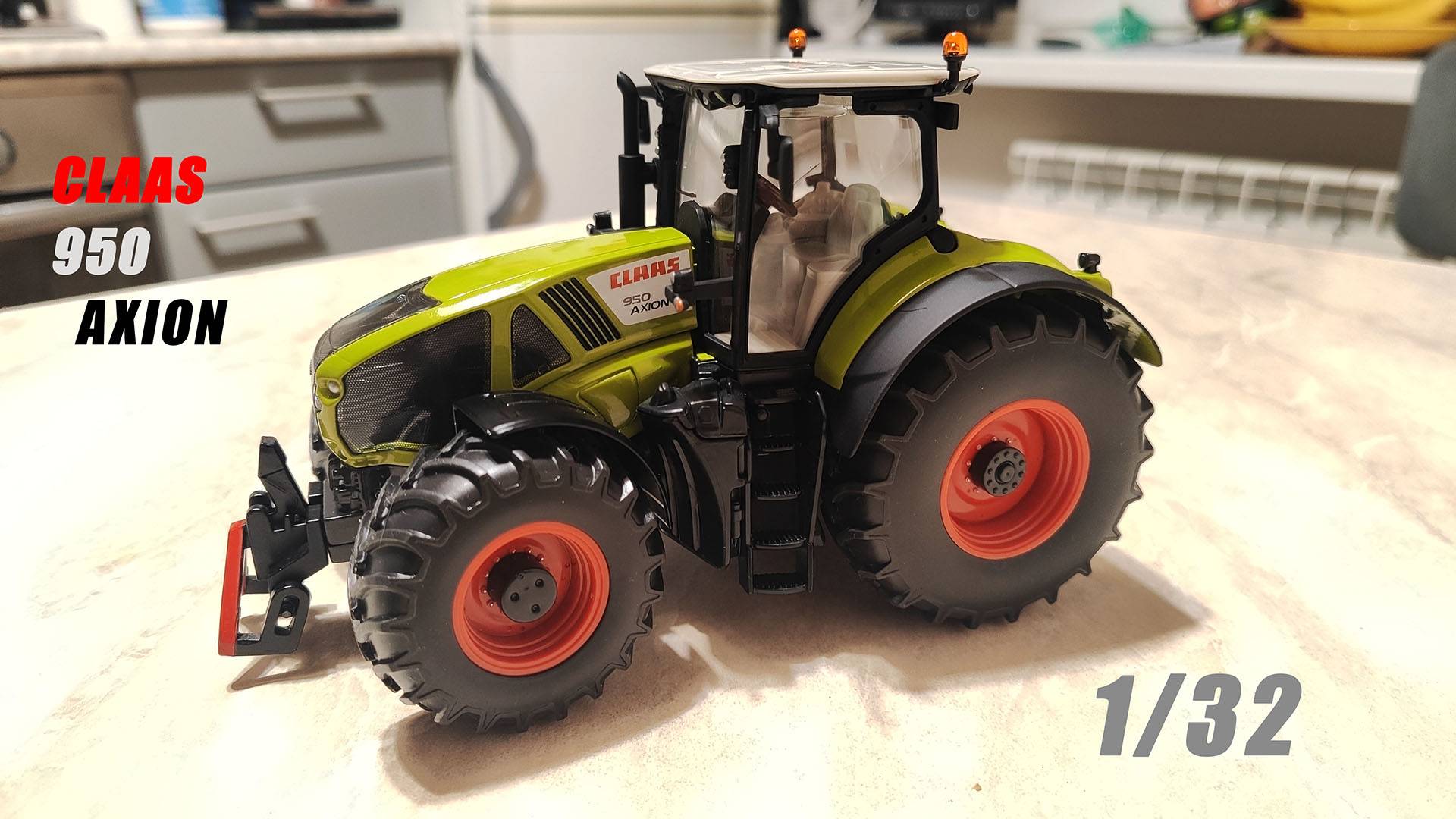 Масштабная модель 1/32 Claas Axion 950 от SIKU