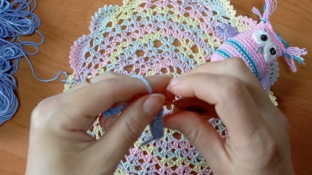 Учимся вязать крючком.Столбики без накида. Вязание второго ряда.