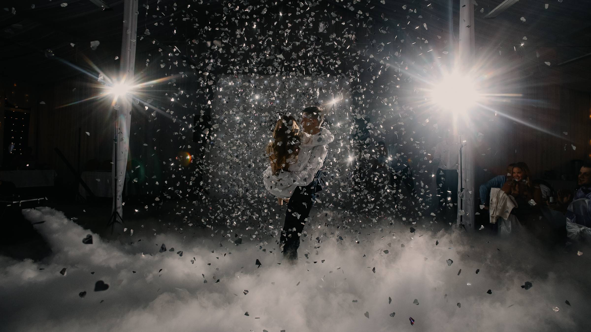 Тяжелый дым + пушки/конфетти