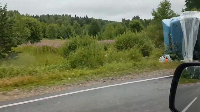 Фура в кювете