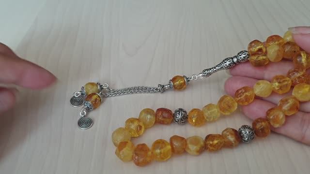 Мусульманские четки из необработанного янтаря
