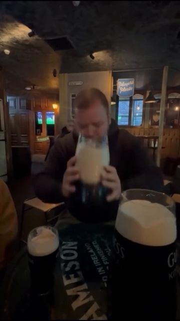 Как по вашему выглядит пинта пива в ирландском пабе🤔