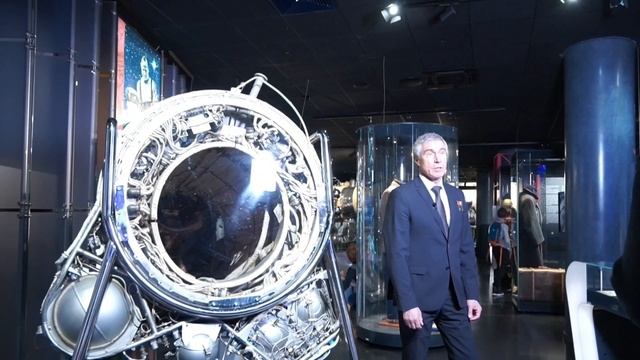 Первая в мире выставка в космосе!!!!!