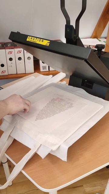 Сумка-шоппер с новогодним принтом.