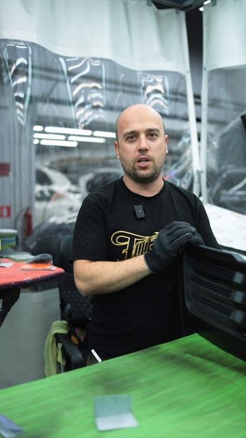 Окрасили белые пульты для кондиционеров в черный мат