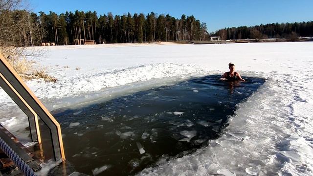 Заплыв во льдах в марте