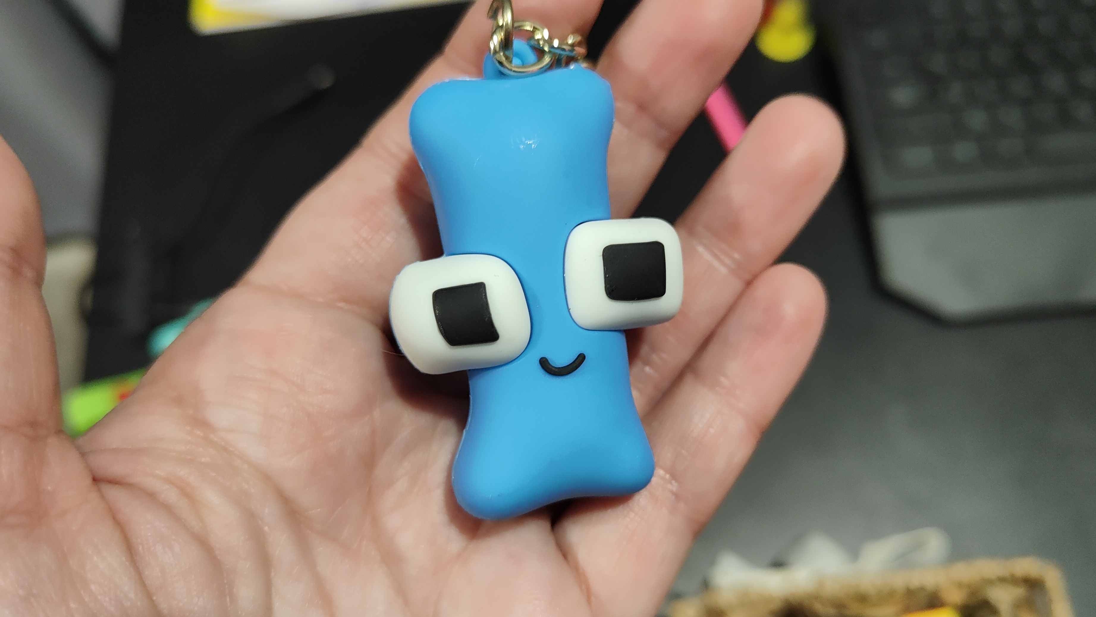 новый брелок с буквой лор