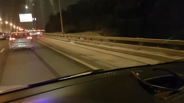 ДПС шмонают Porsche Cayenne на МКАДе