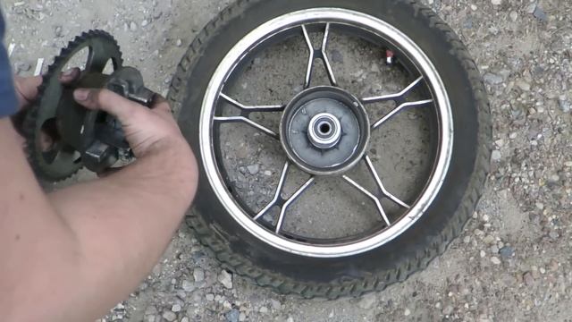 Как ухаживать за цепью мопеда и правильно выставить заднее колесо