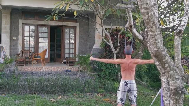 Петля Глиссона - мягкий тренажёр, предназначенный для вытяжения шейных позвонков.