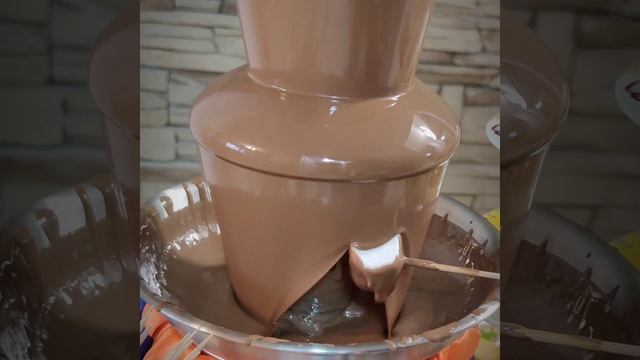 Шоколадный фонтан: Волшебство, от которого тает сердце! 🍫✨