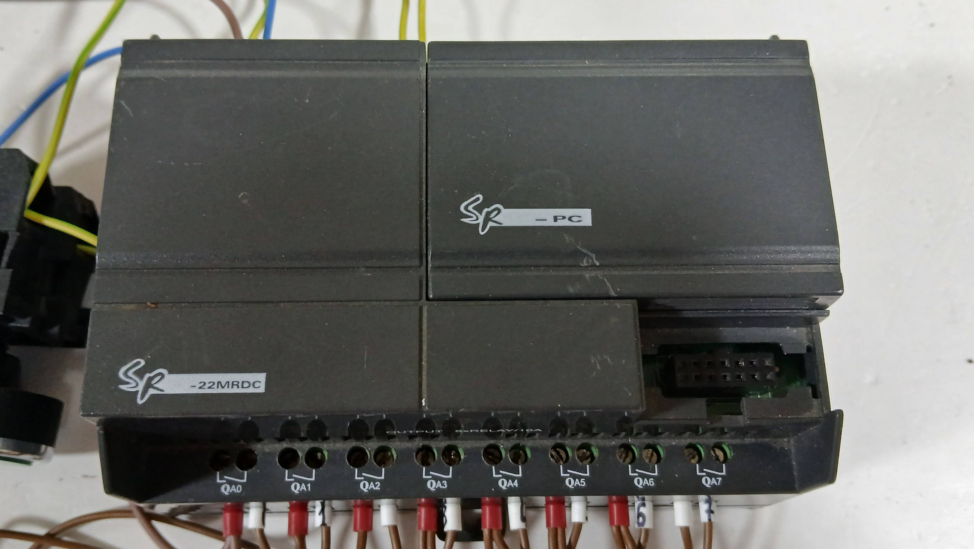 Программируемое реле SR-22MRDC. Первое знакомство.