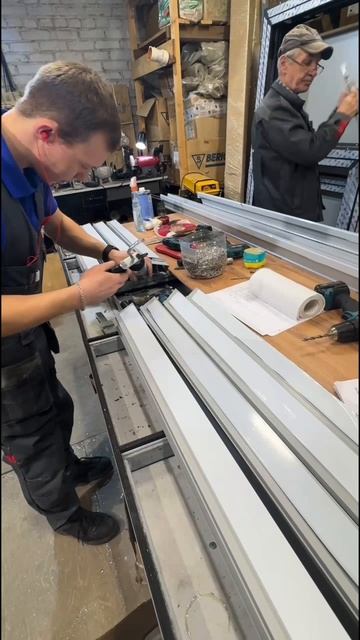 🔧 На нашем производстве идет активная сборка внутренних дверей!