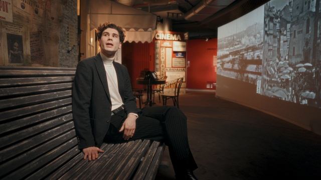 Стихотворение Бориса Поплавского «Рождество расцветает. Река наводняет предместья…»