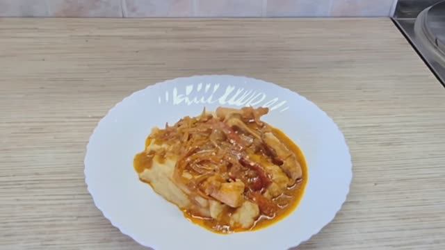 Всем привет из деревни. Готовлю гороховое пюре с подливой.