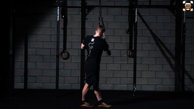 Боковая растяжка в петлях TRX