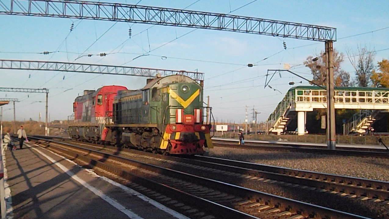 Тепловоз ТЭМ2-3058 везёт ТЭМ7А-0475