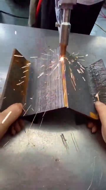 Работает даже под водой