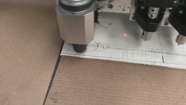 Резка паронита на плоттере тангенциальным ножом