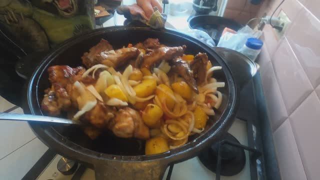 Шикарный КРОЛИК С КАРТОШКОЙ И Овощами В Казане // Рагу С Крольчатиной