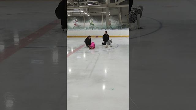 Вика на первой тренировке по фигурному катанию 02 сентября 2024 года (часть 1. Москва)