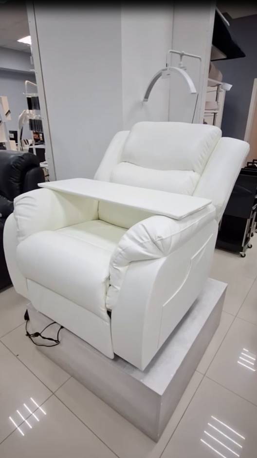 Реклайнер с двумя моторами 180° белый🤍