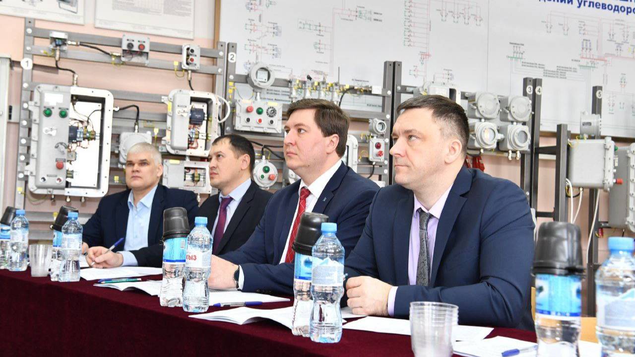 ЗАПИСАТЬСЯ В СЕКЦИИ / IV конференция учащихся и студентов в «Газпром техникуме»