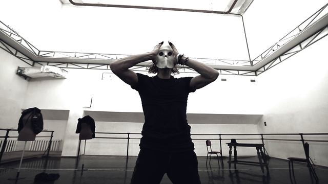 "Город для одного" - моноспектакль  в исполнении Фаруха Рузиматова