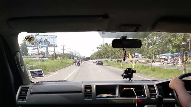 Движение по самой длинной улице в мире Сукхумвит роуд Паттайя.