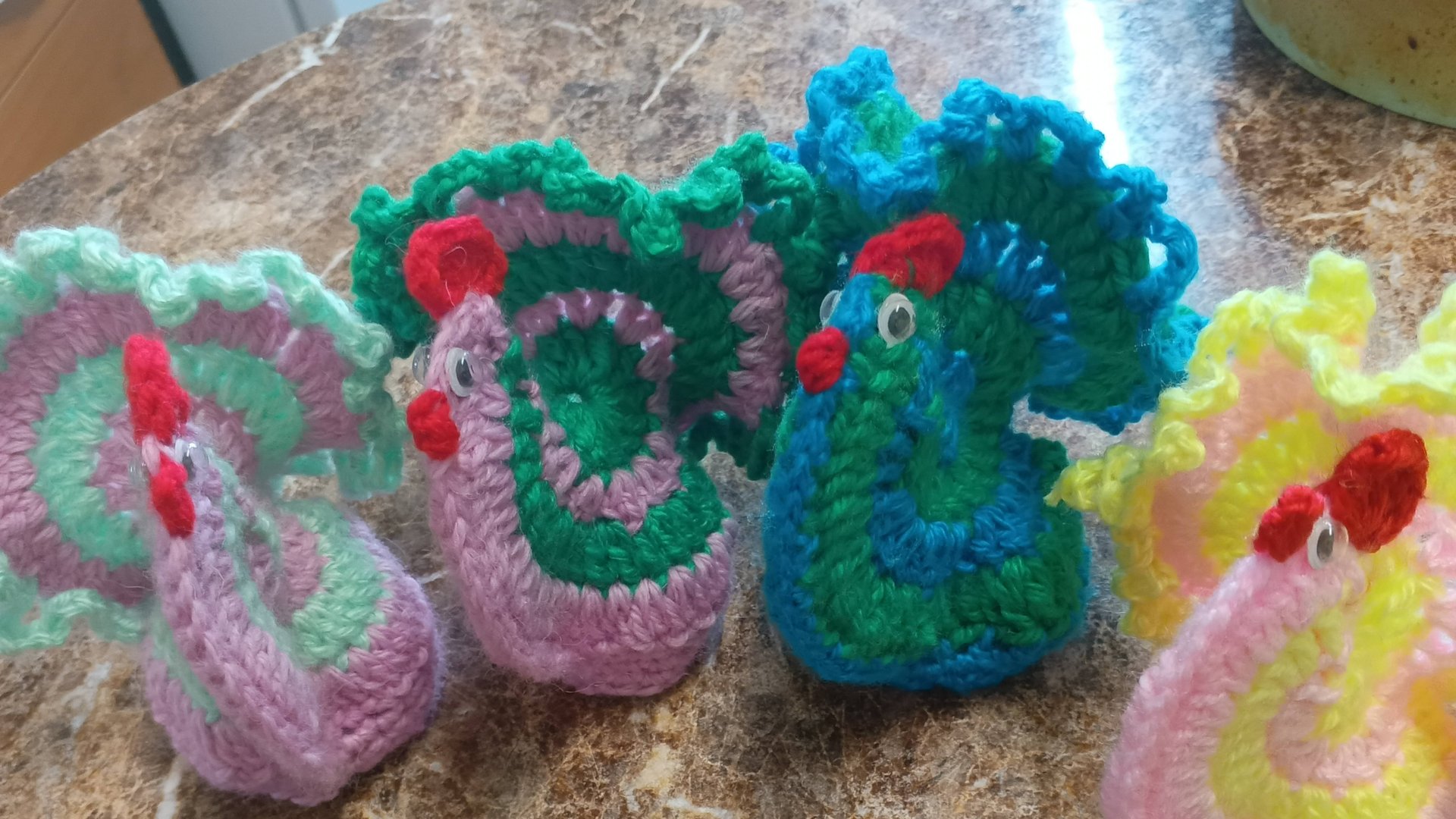 Пасхальная курочка на яйцо крючком часть 4