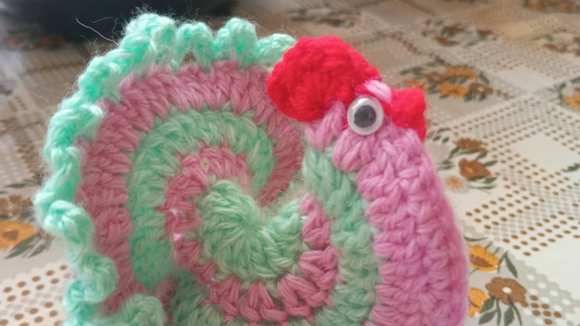 Пасхальная курочка на яйцо крючком  
часть 6