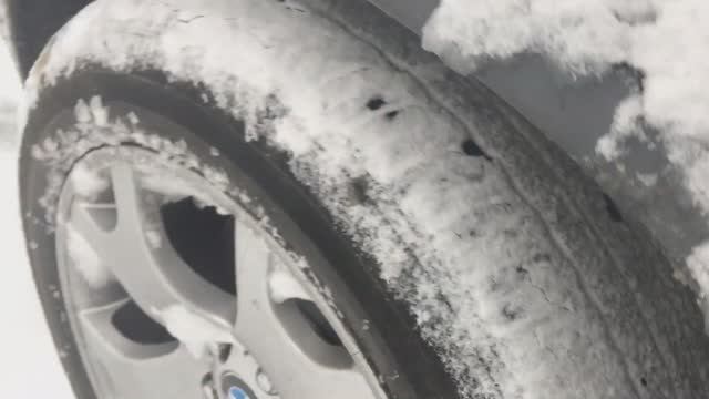 Завалило снегом, а я на лете!) Переобуваем BMW X5!