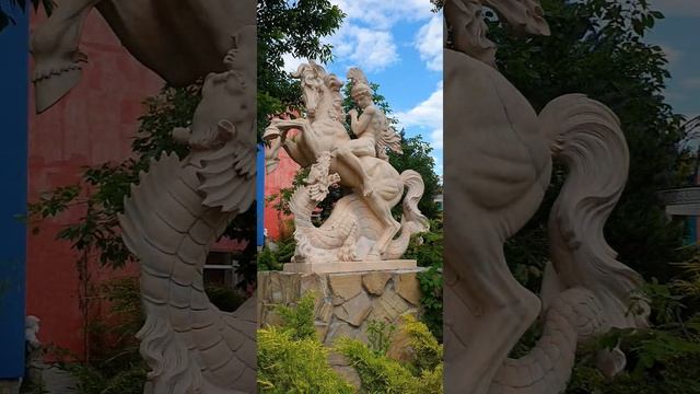 Статуи в Тайгане