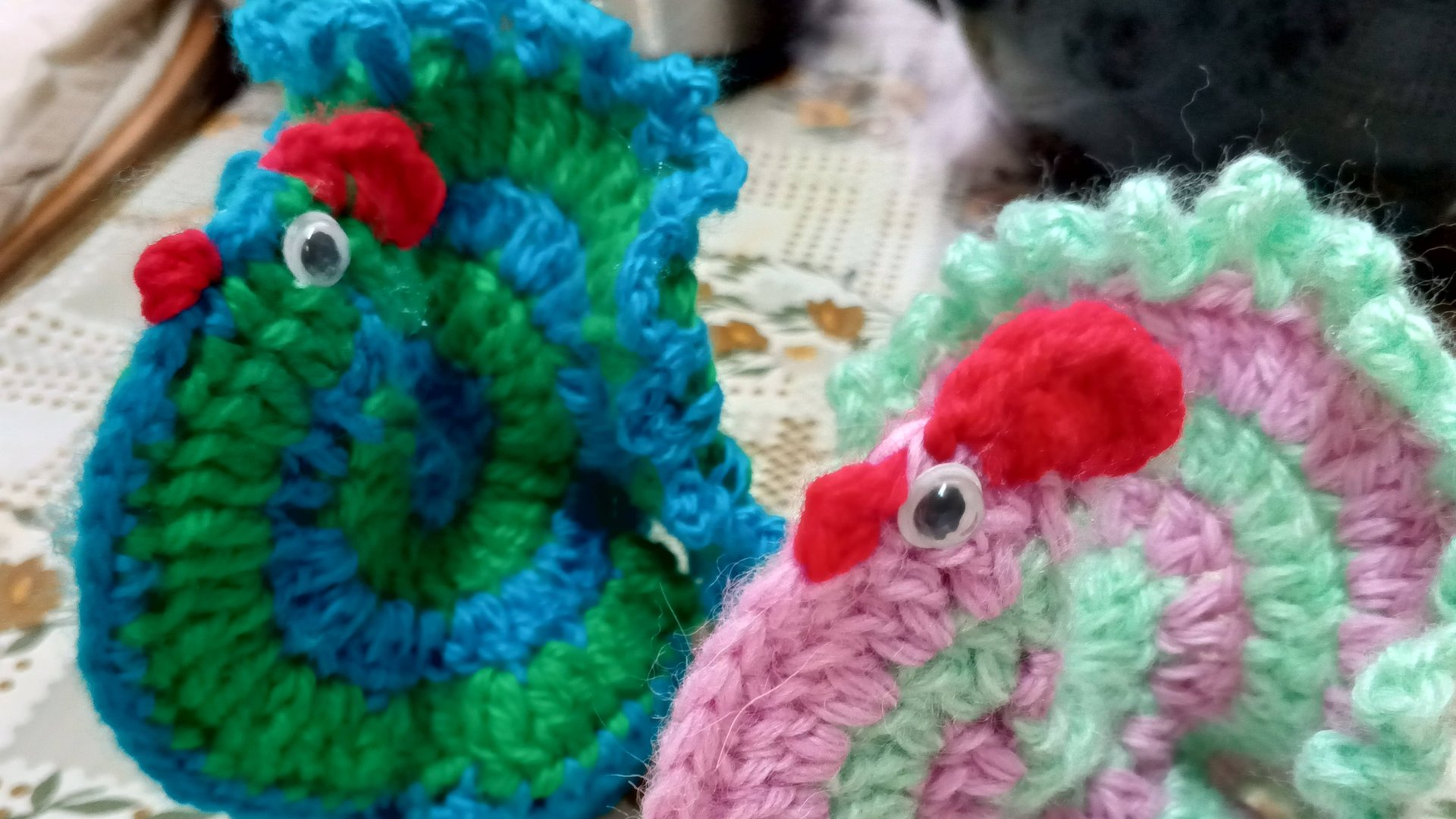 Пасхальная курочка на яйцо часть 2