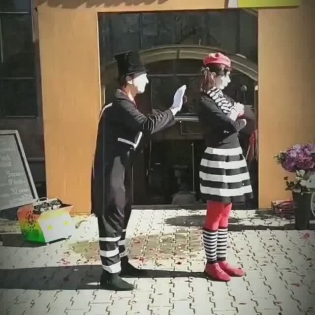 Мимы. Свидание