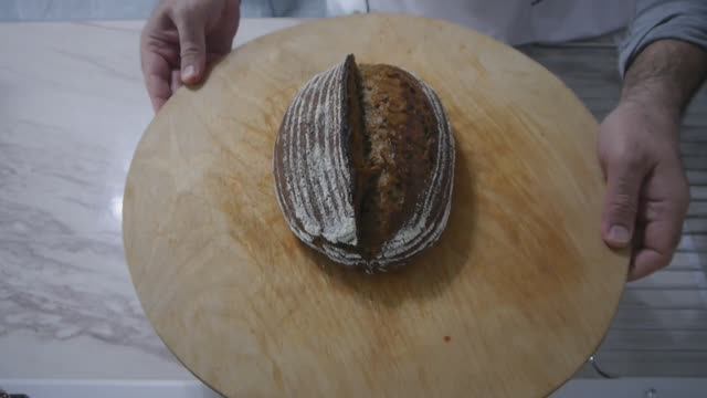 Гречневый хлеб на закваске с солодом и семенами льна.