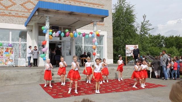 Танец "Прогулка крокодильчика" - группа "Фантазия" - руководитель Надежда Матвеева