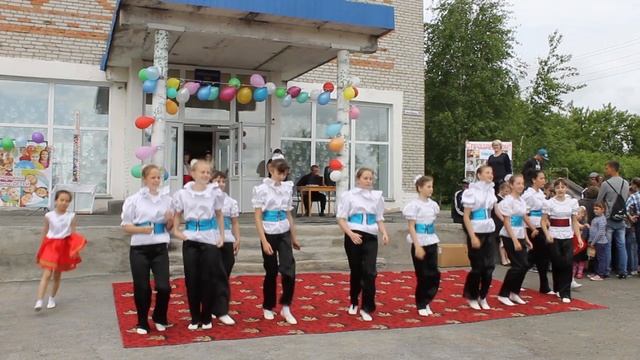 Танец "Las is Uma" - группа "Конфетти" - руководитель Надежда Матвеева