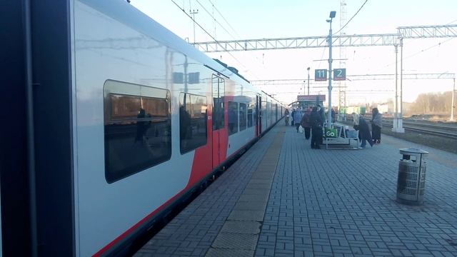 Электропоезд ЭС2ГП 017 Ласточка станция Серпухов