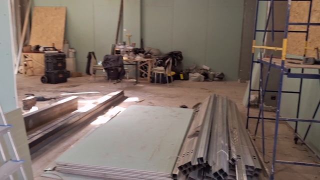 Процесс строительства ресторана идёт полным ходом.