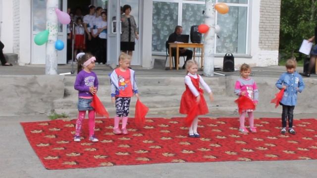 "Танец с платками" - группа детского сада Аленушка